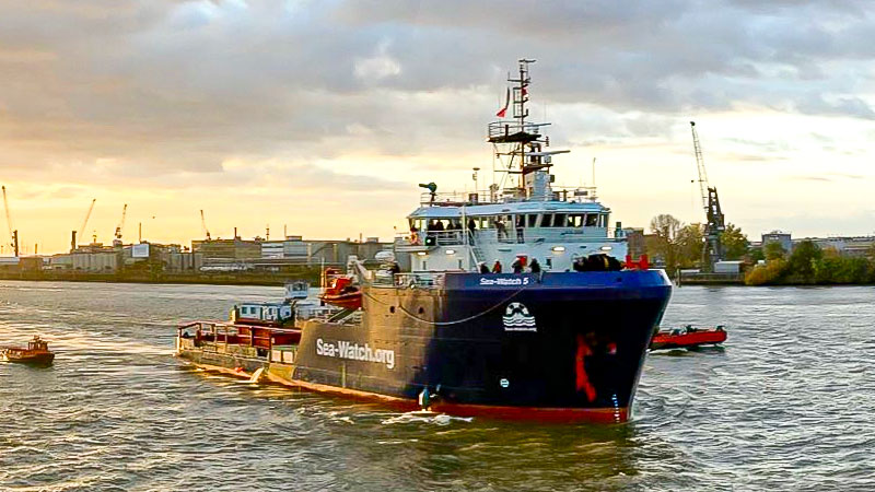 24.000 Tote seit 2014 - Seenotrettung: Sea-Watch 5 in Hamburg getauft