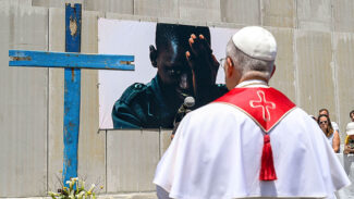 Papst fordert sichere Fluchtrouten für Migranten nach Europa